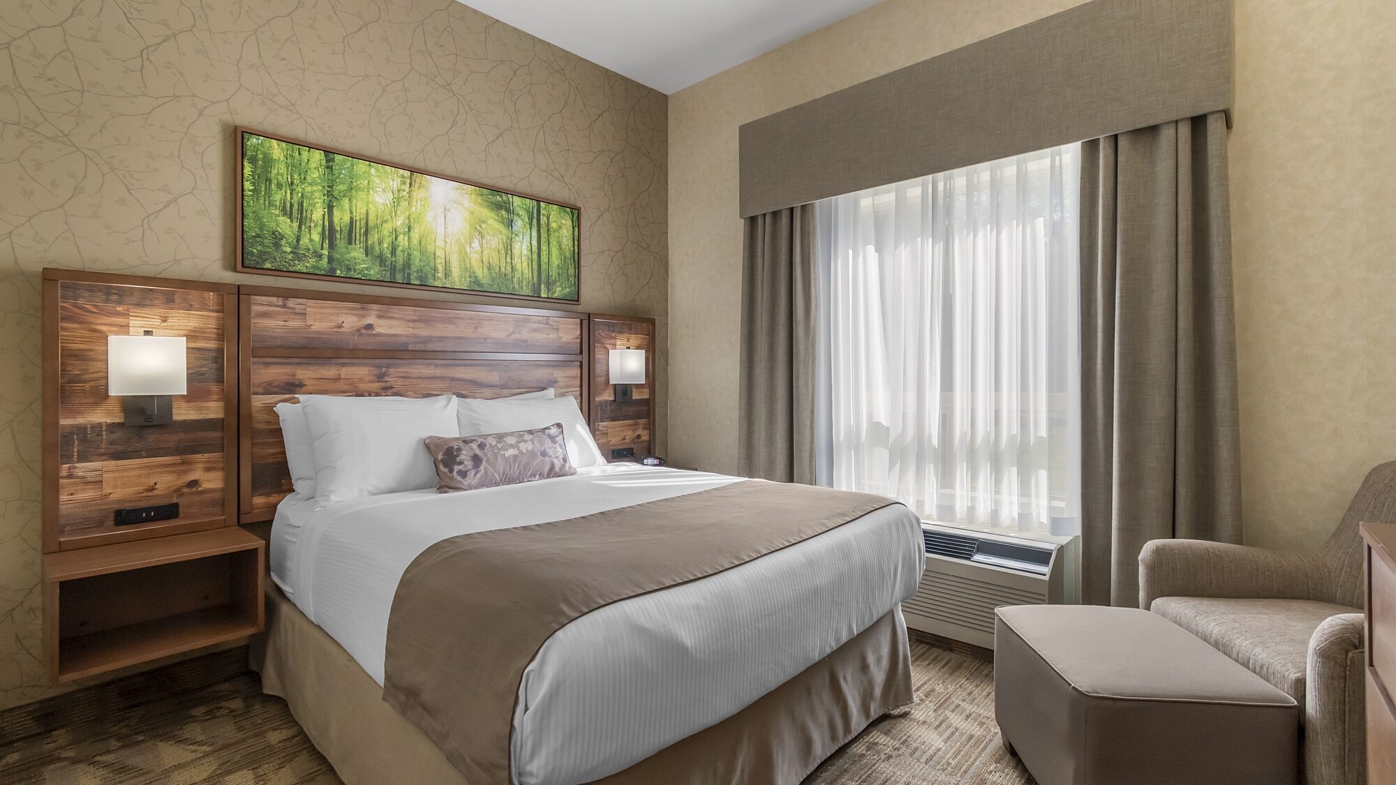 Executive Queen Suite with Sofabed | Best Western Plus Valemount