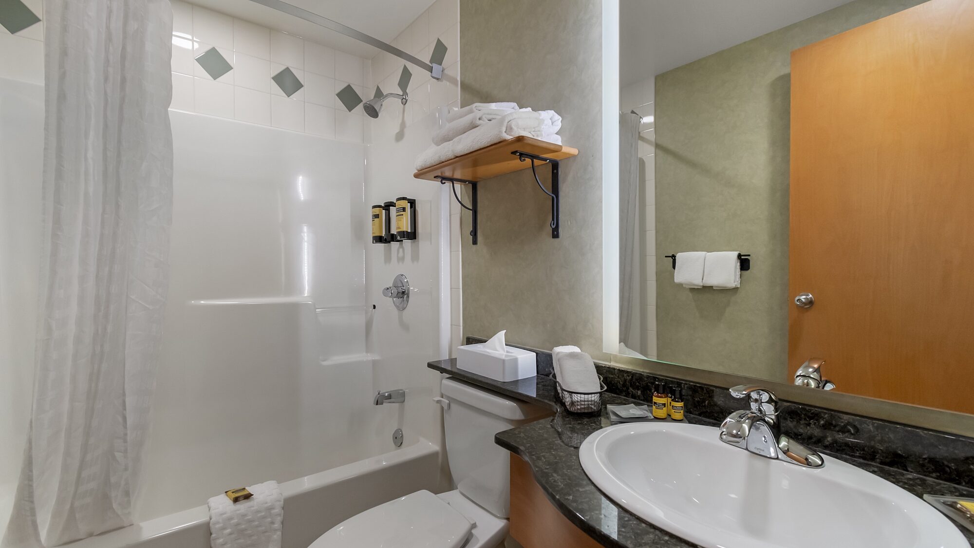 Executive Queen Suite with Sofabed | Best Western Plus Valemount