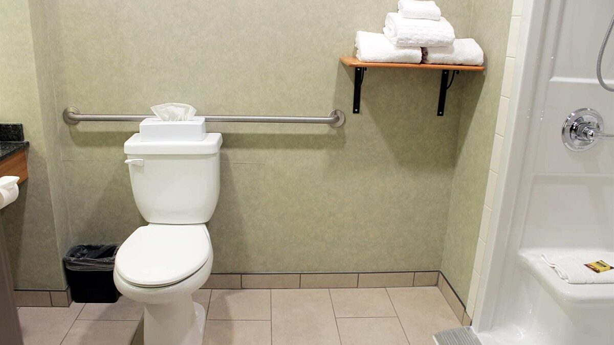 Queen Accessible Room (roll-in walk-in… | Best Western Plus Valemount